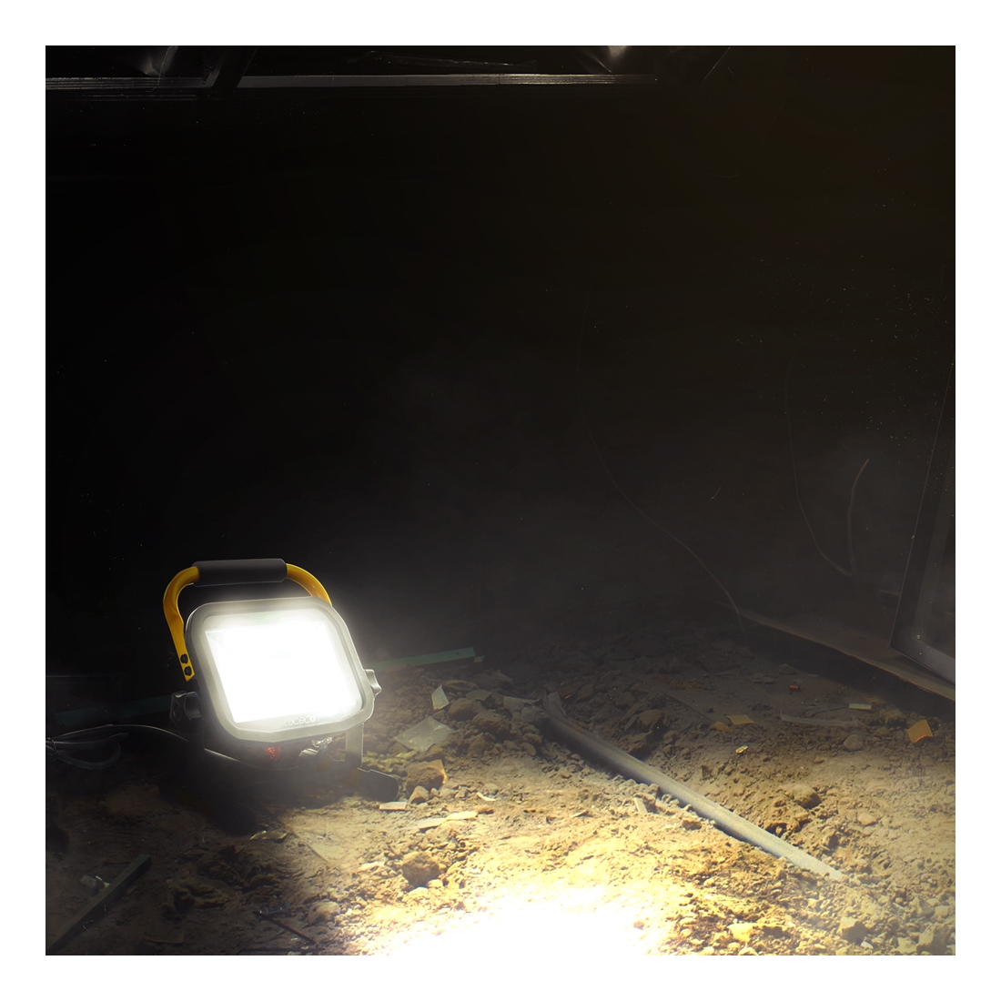 BG Electrical LSLPW181V Luceco IP44 110V 18W Portable LED Site Work ...